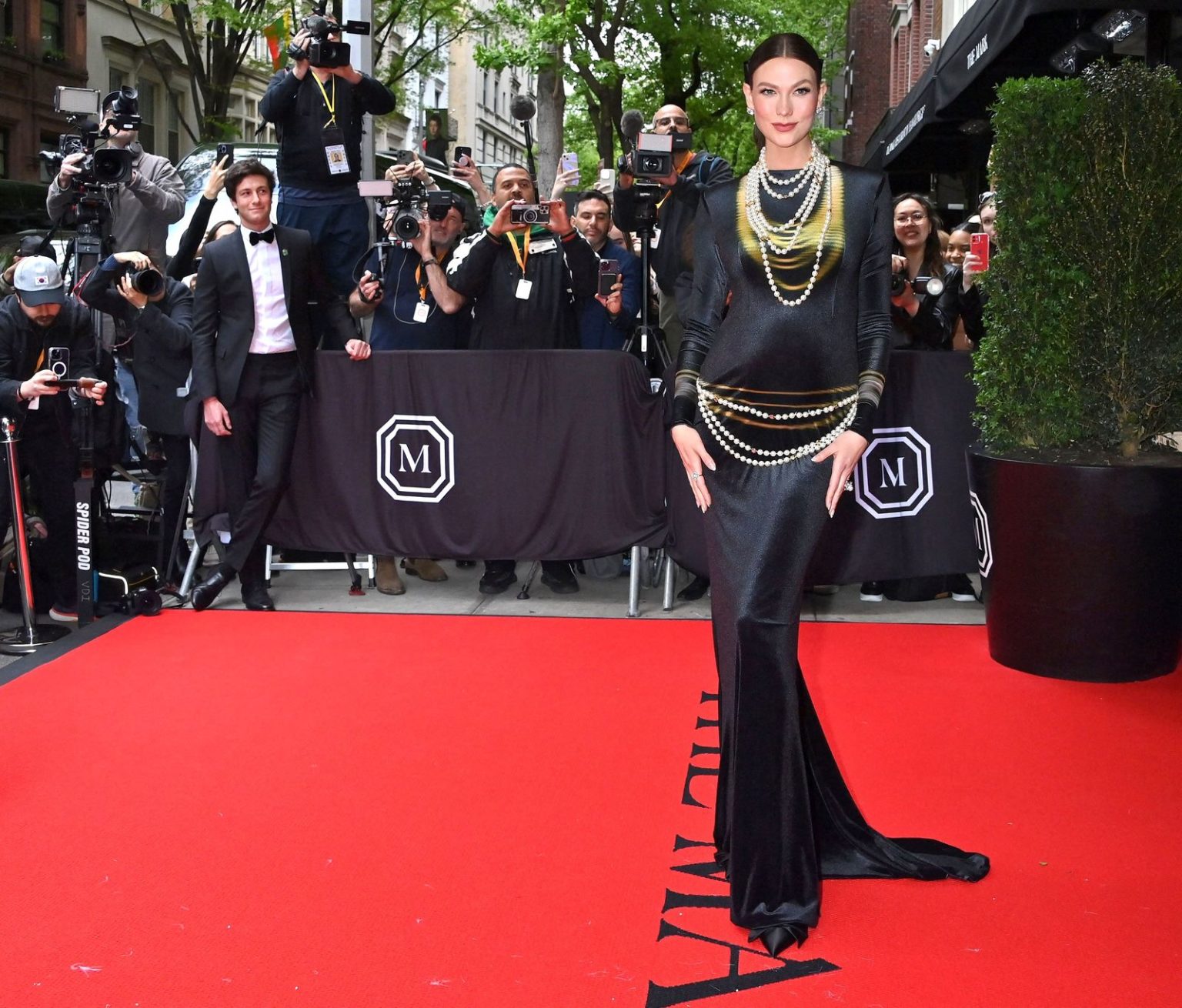Виттория Черетти и другие музы Карла Лагерфельда на Met Gala 2023 ...